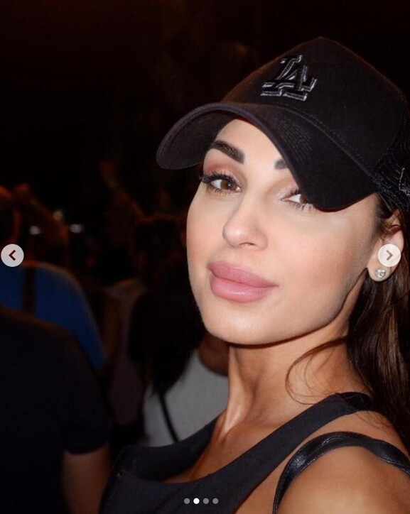 Anna Tatangelo bacia mezza nuda Mattia Narducci sui social