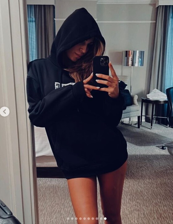 Anna Tatangelo bacia mezza nuda Mattia Narducci sui social