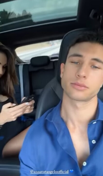 Anna Tatangelo bacia mezza nuda Mattia Narducci sui social