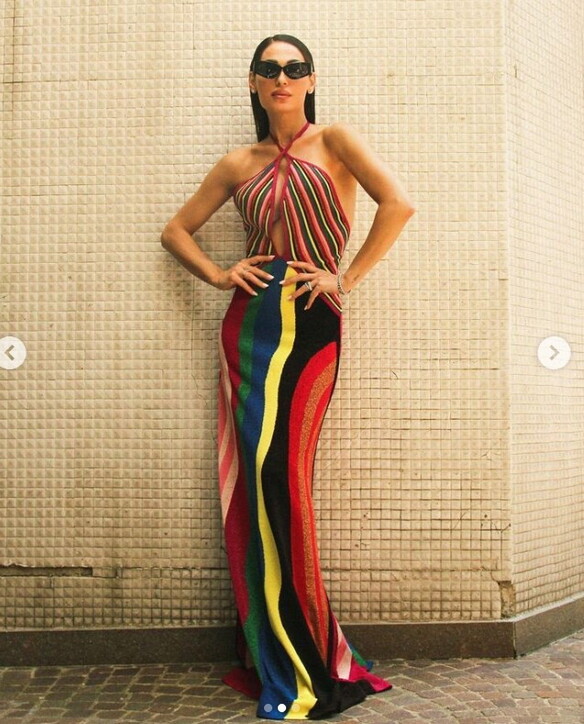 Anna Tatangelo bacia mezza nuda Mattia Narducci sui social