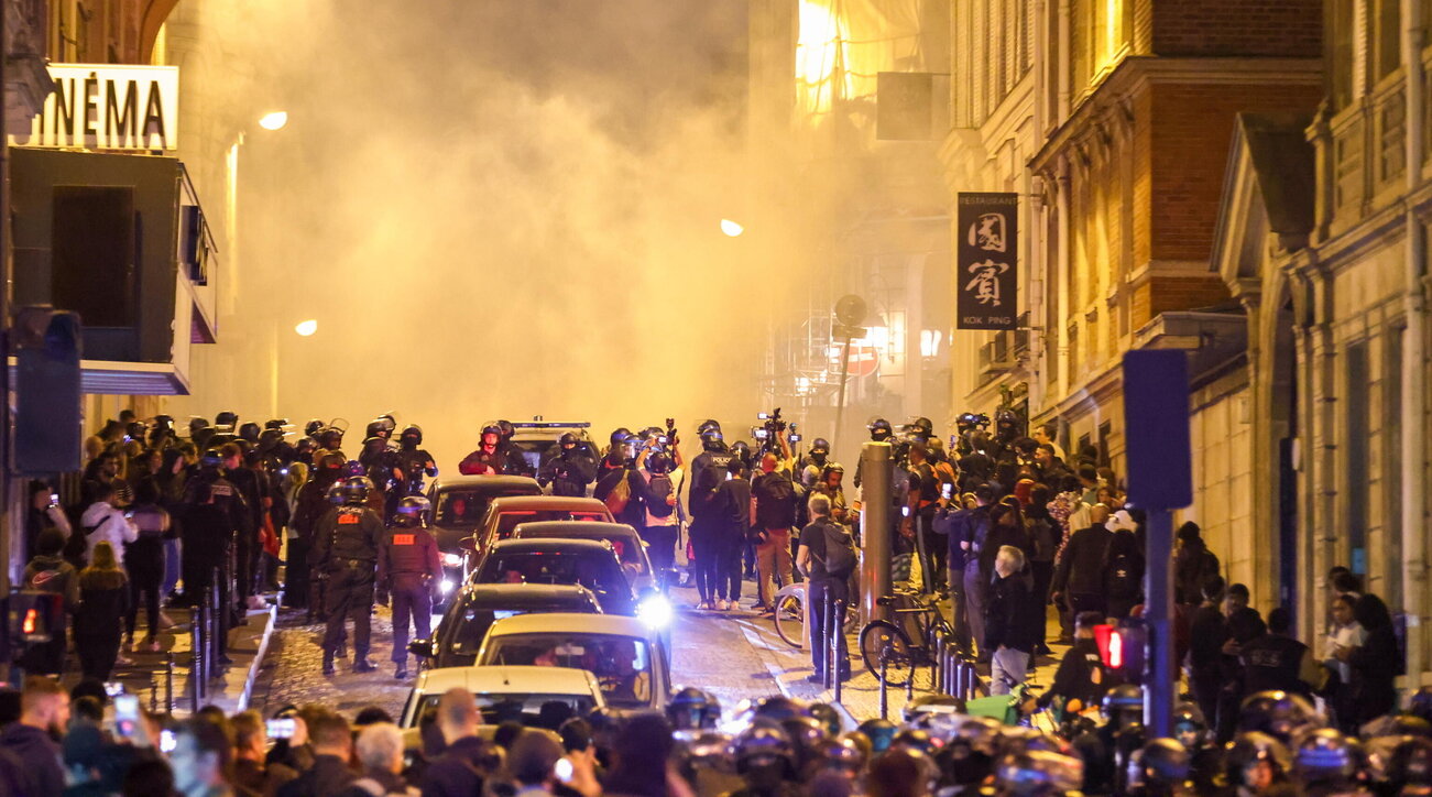 Francia, un morto per proiettile "flash-ball" usato da polizia a Marsiglia