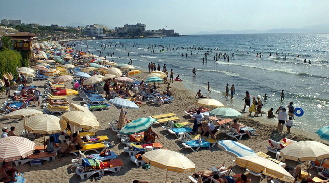 Turchia, donna si intrufola con i figli in un resort di lusso