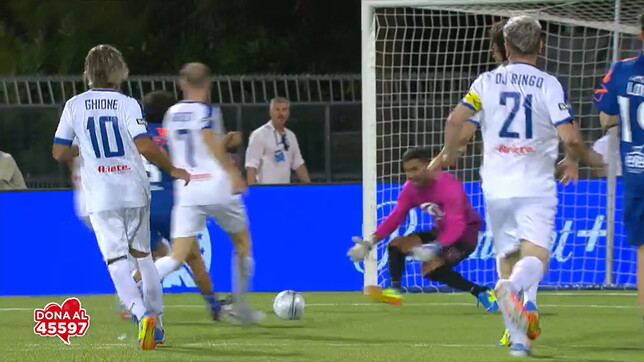 Colpo alla testa durante la partita del cuore, Pierpaolo Pretelli in ...
