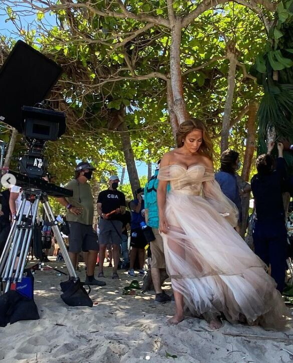 Jennifer Lopez regina di Capri: live improvvisato in un locale