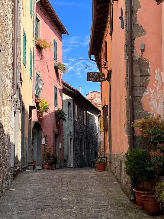 Il semplice incanto di Trassilico, fra i castagni della Garfagnana