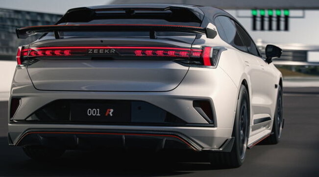 Zeekr 001 FR è la sfidante della Tesla Model S Plaid
