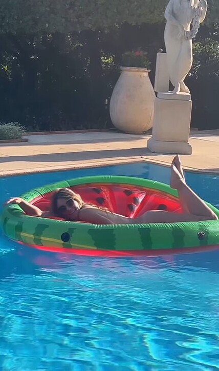 Vip nudi sui social per un'estate bollente