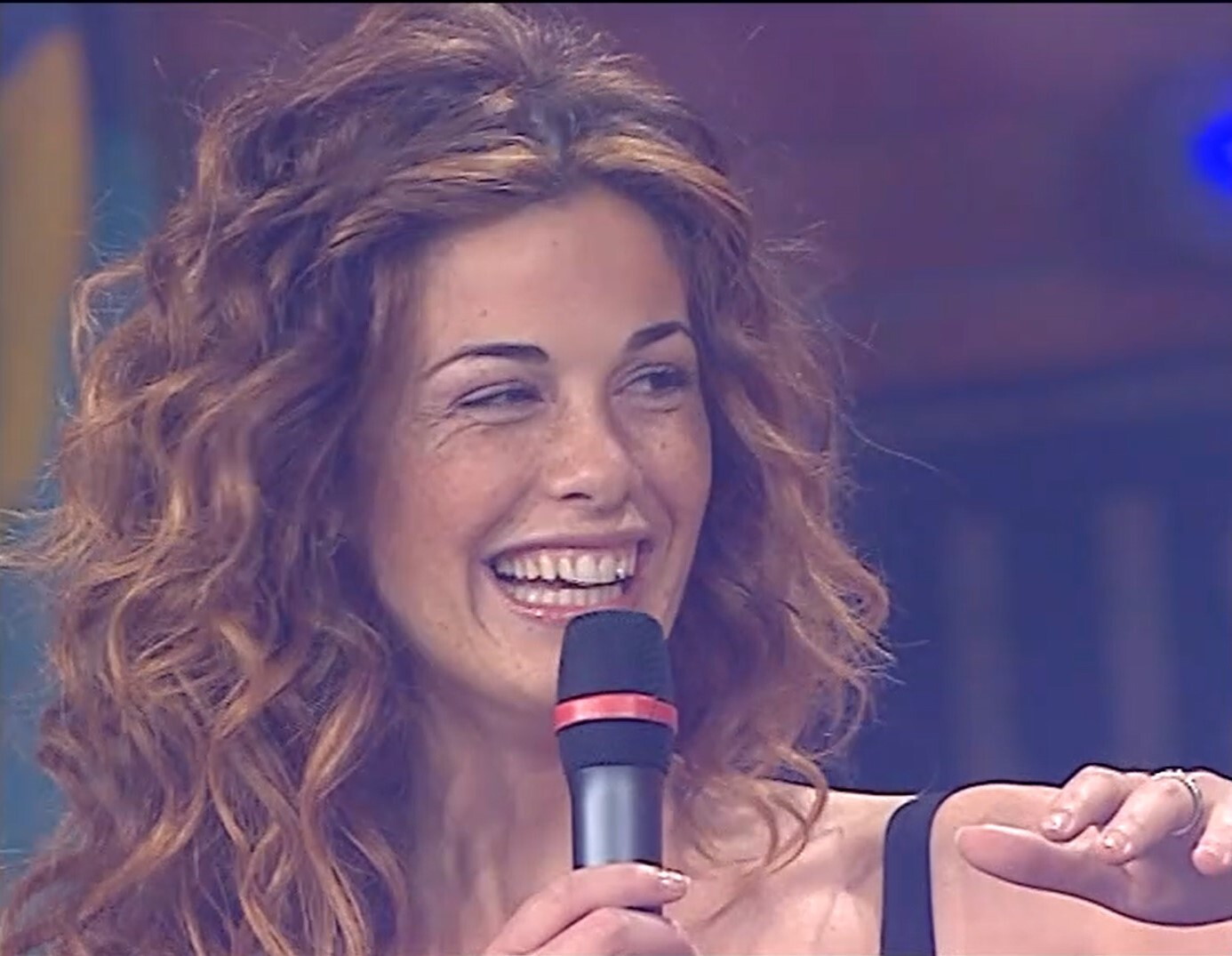 Vanessa Incontrada debutta al timone di "Zelig Circus" 2004