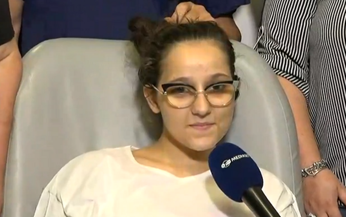 Accoltellata a Brindisi, Francesca sta meglio e compie 18 anni