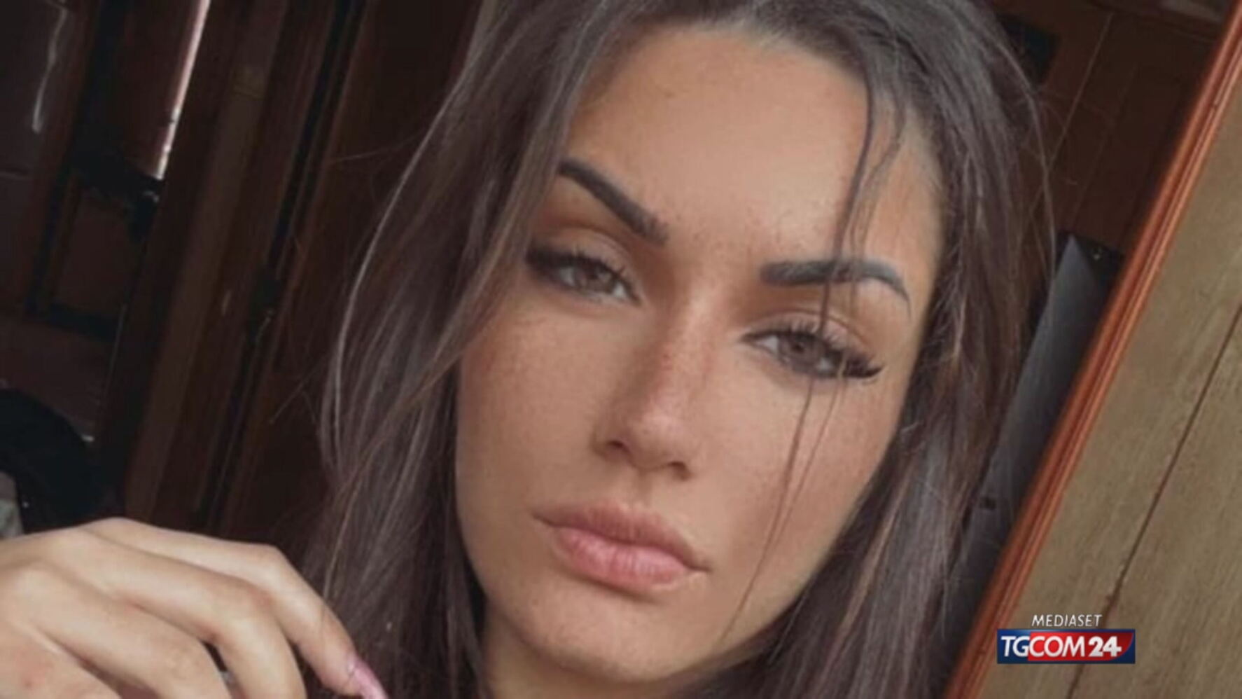 Sfregia la fidanzata dell'ex, arrestata 21enne