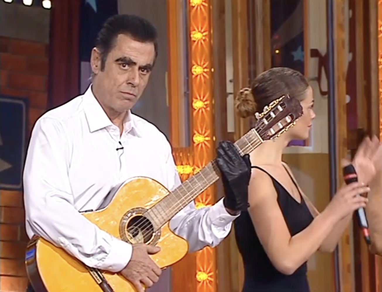 Teo Teocoli è un poeta andaluso a "Zelig Circus" 2004