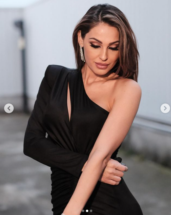 Anna Tatangelo nella spa ad alta quota è una bomba sexy