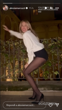 Fotogallery - Alessia Marcuzzi sexy per le feste tra pizzi e trasparenze