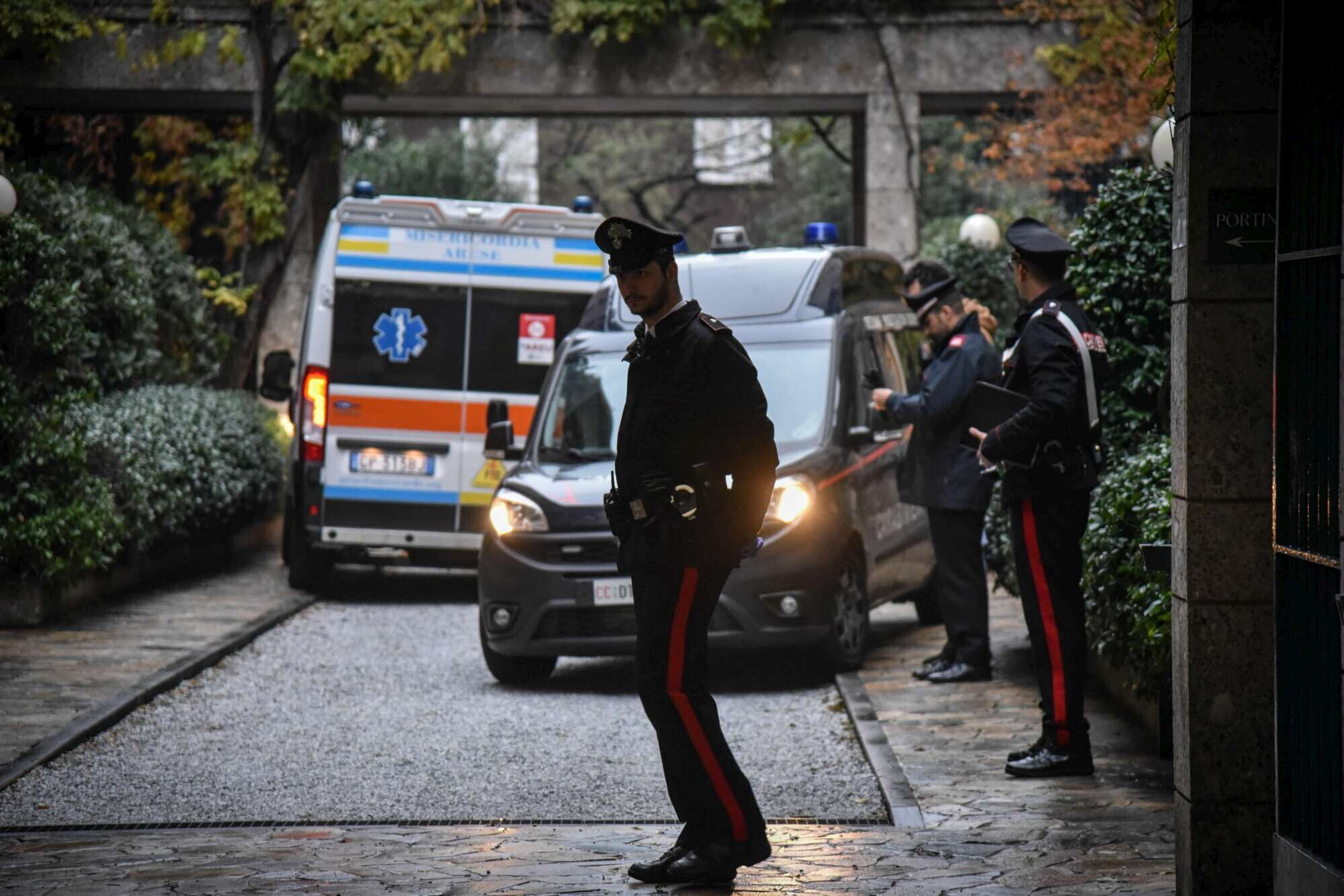 Milano, donna trovata morta in casa con lesioni alla testa