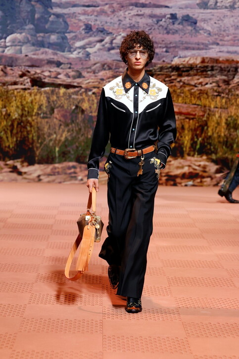 Louis Vuitton in versione western: una sfilata di cowboy dandy