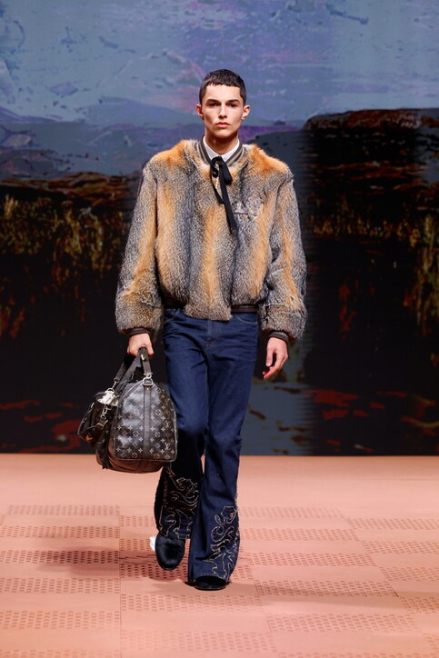 Louis Vuitton in versione western: una sfilata di cowboy dandy