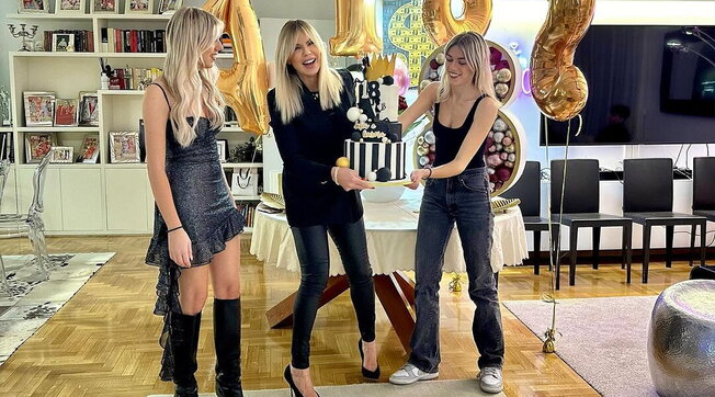 Fotogallery - Matilde Brandi festeggia i 18 anni di Aurora e Sofia