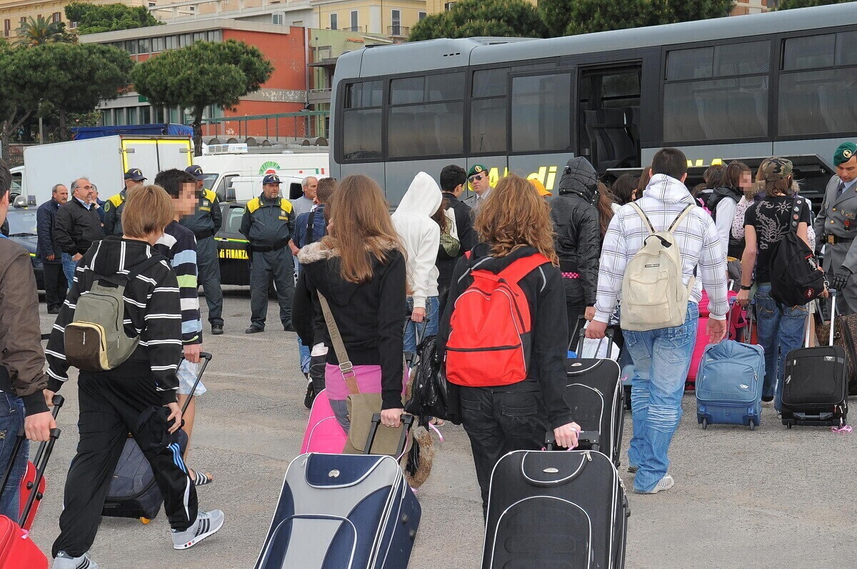 In 150 in gita scolastica in Puglia intossicati dal pollo