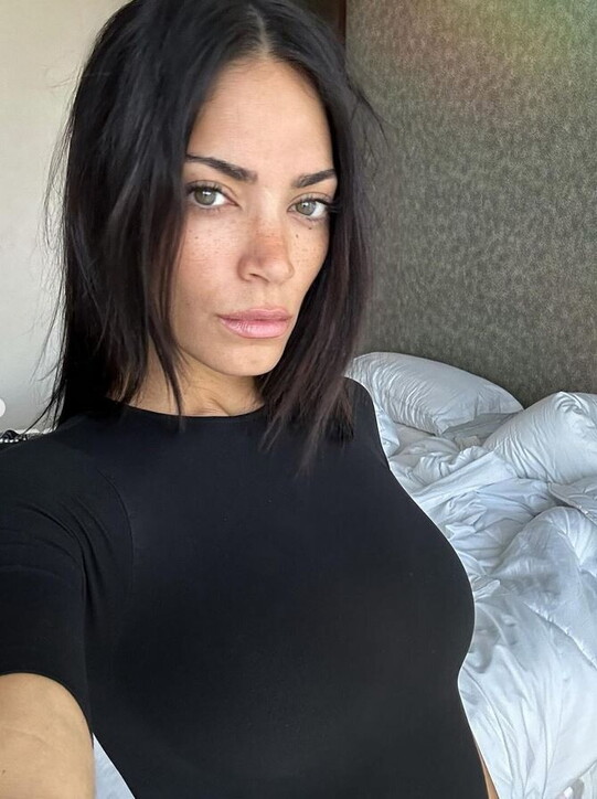 Elodie in bikini supera a pieni voti la prova costume di febbraio