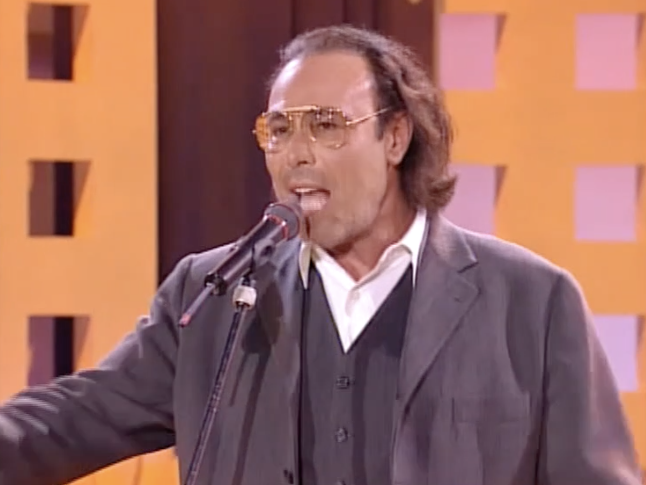 Antonello Venditti canta "Parla come baci" a Stranamore 1996