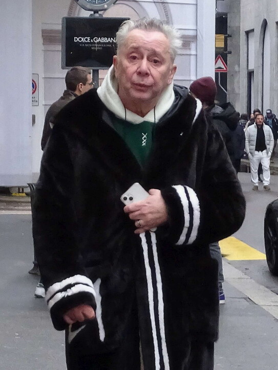 Lele Mora e Daniele Interrante insieme, guarda la passeggiata a Milano