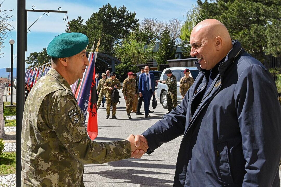 Kosovo, Crosetto incontra i militari italiani