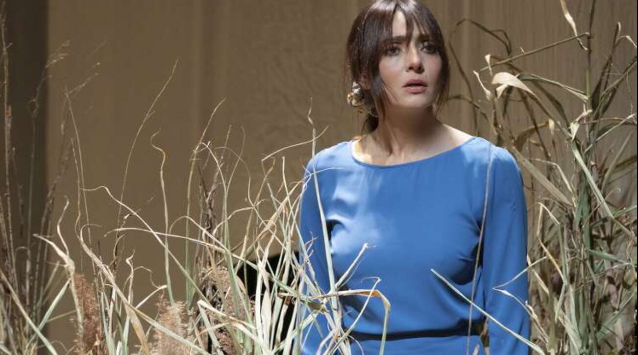 Ambra Angiolini è "Oliva Denaro" a teatro