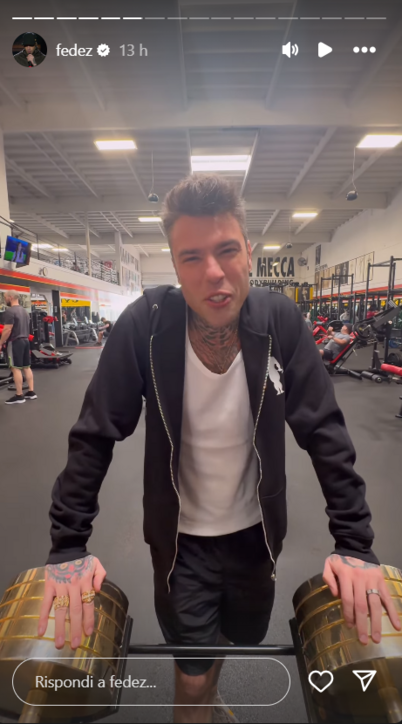 Fedez nudo in terrazza a Los Angeles