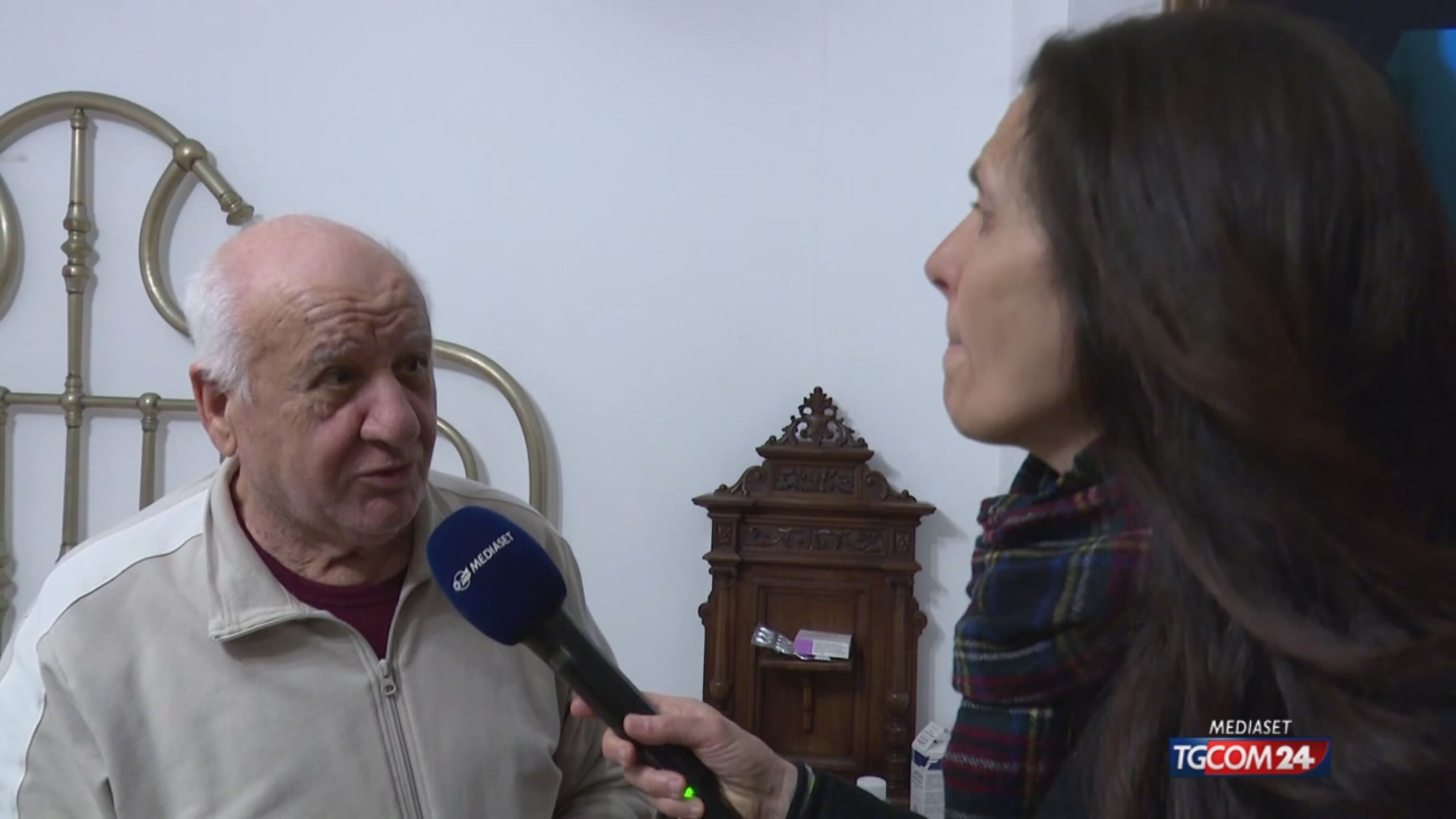 Bergamo, ex finanziere 85enne sorprende i ladri a casa e spara