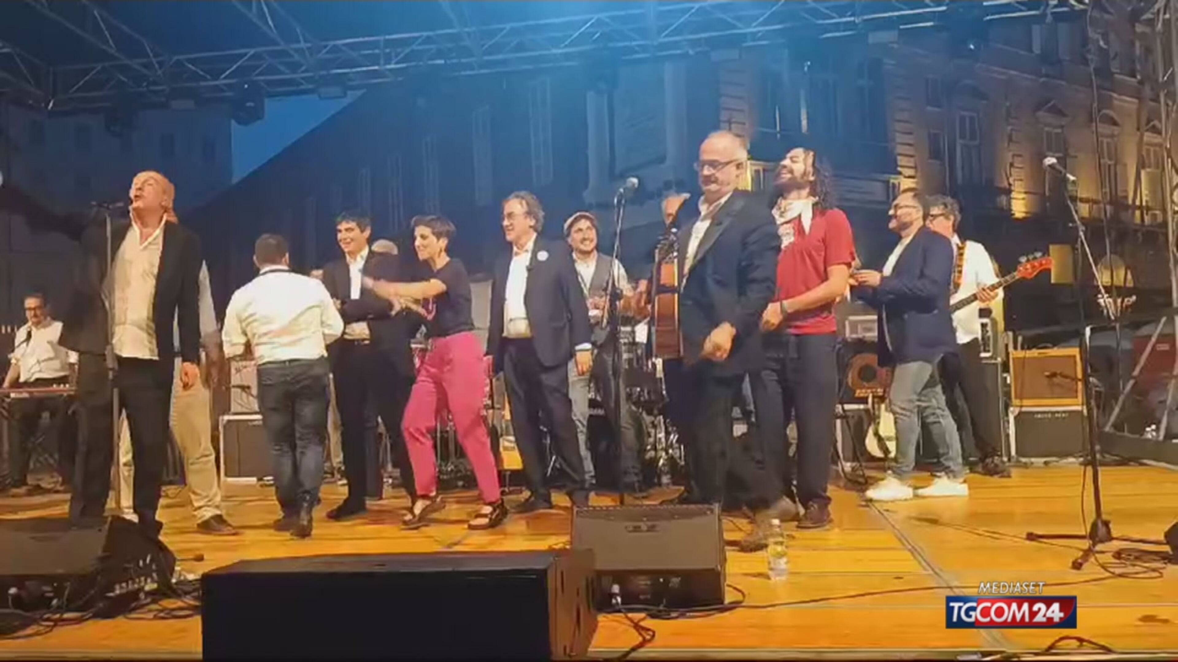 Bonelli e Fratoianni sul palco per il concerto finale